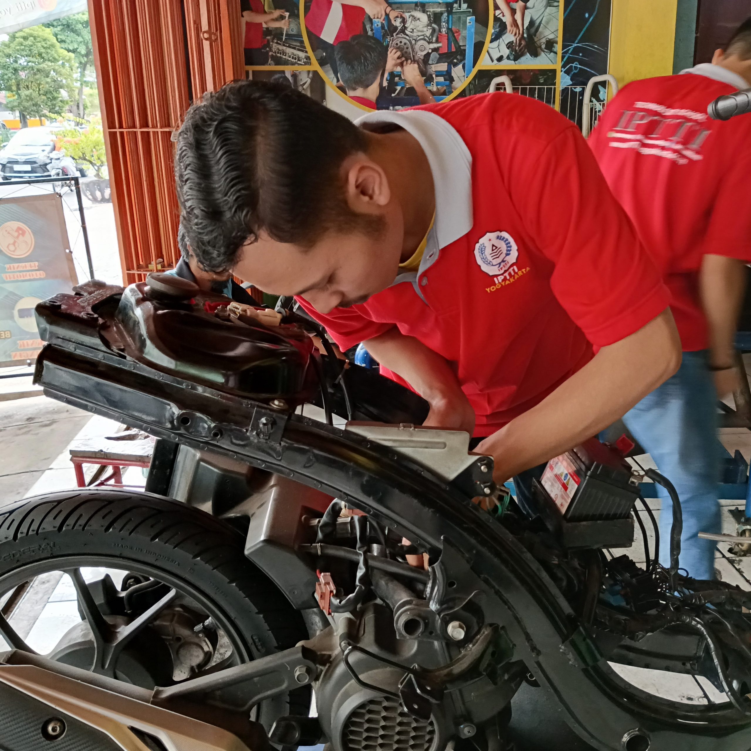 Kursus Mekanik Motor - Kursus Mekanik Motor Resmi dan Bersertifikat